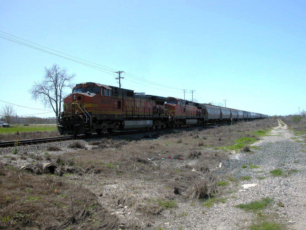 UP 4945 5Mar2012 Pushing on the rear SB wHoppers from FM3407 (Wonder World Drive)